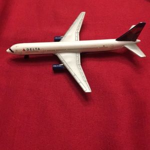 Toys | 4 Delta Toy Airplanes | Poshmark